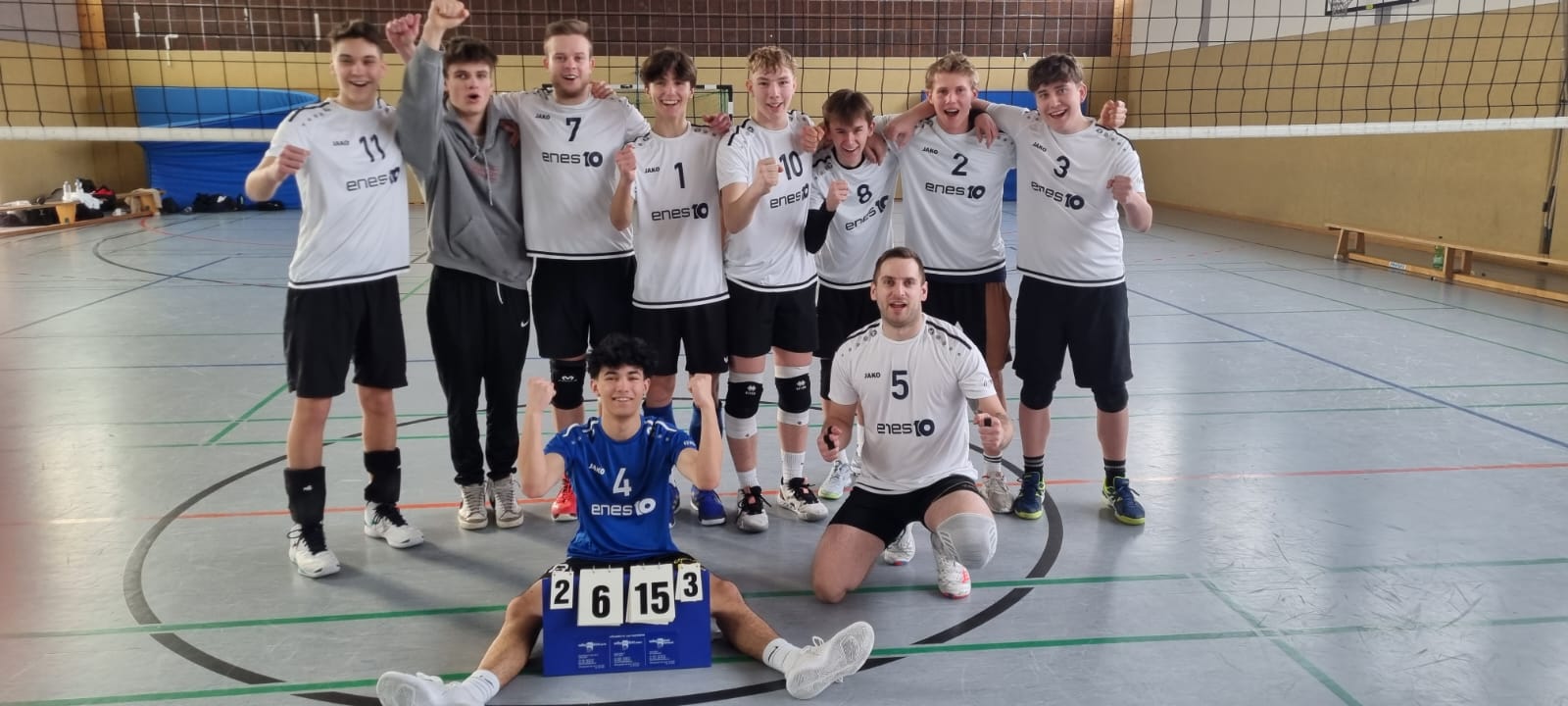 Herren 1 fährt den Sieg nach turbulenten Sätzen ein! - VBC Ludwigshafen
